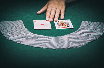 Card-counter behaviors that sometimes annoy hole-card players
